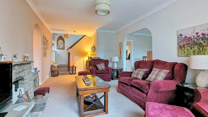 4 Bedroom Semi-Detached House For Sale In Pathfield, Chiddingfold ...