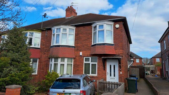 3 Bedroom Flat For Sale In Ovington Grove, Fenham, Newcastle Upon Tyne, NE5