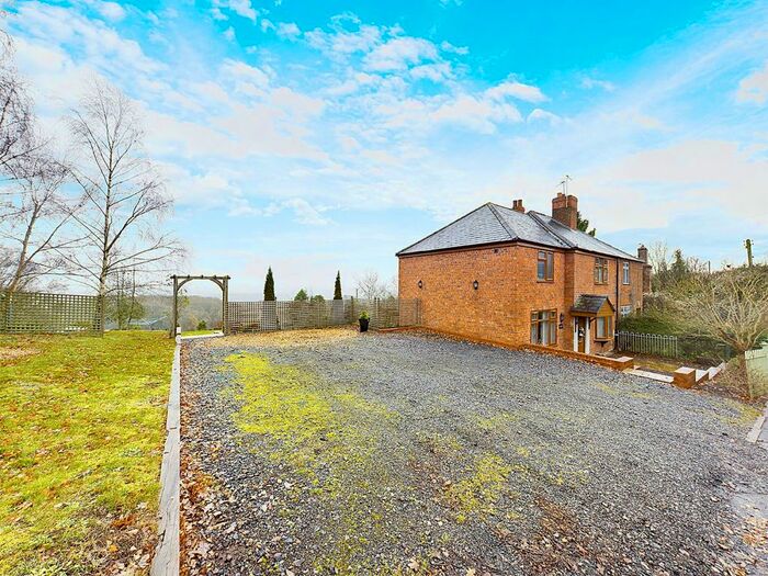 3 Bedroom Semi-Detached House For Sale In Collins Green, Knightwick ...