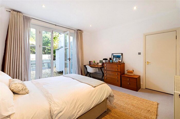 2 Bedroom Apartment To Rent In Redcliffe Gardens, Chelsea, London, SW10