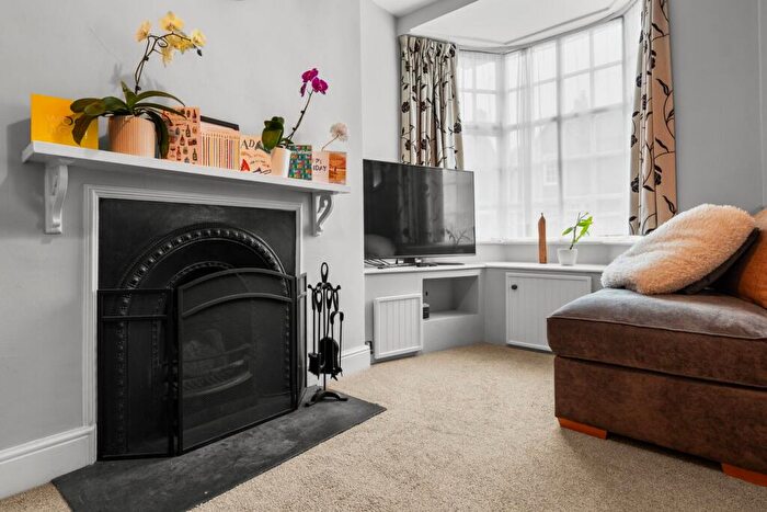 3 Bedroom Terraced House For Sale In High Street, Henley In Arden ...