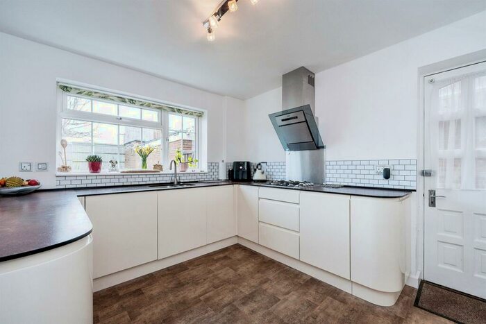 4 Bedroom Detached House For Sale In Claydown Way, Slip End, Luton, LU1