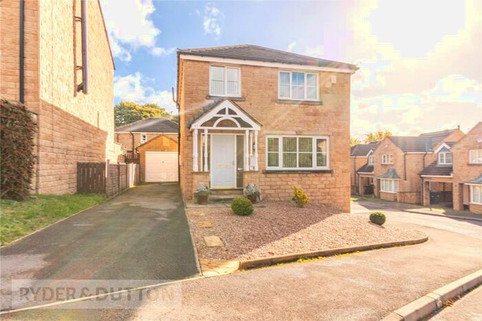 Houses for sale & to rent in HD3 4AF, Luck Lane, Greenhead Huddersfield