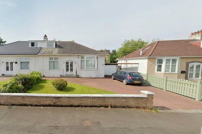 3 Bedroom Semi-Detached Bungalow For Sale In , Overwood Drive, Kings ...