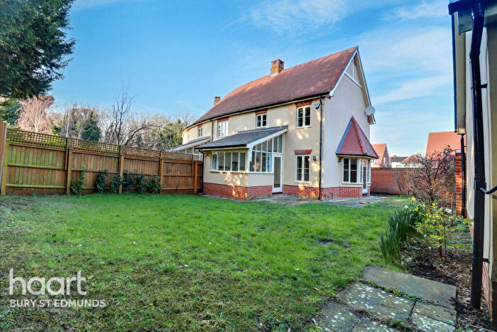 3 Bedroom End Of Terrace House For Sale In Cherry Tree Close, Bury St ...