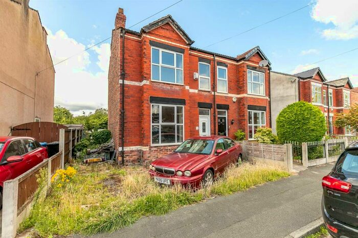 3 Bedroom Semi-Detached House For Sale In Carlton Road, Sale, M33