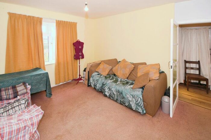 3 Bedroom Detached House For Sale In Little London, Legsby, Market ...