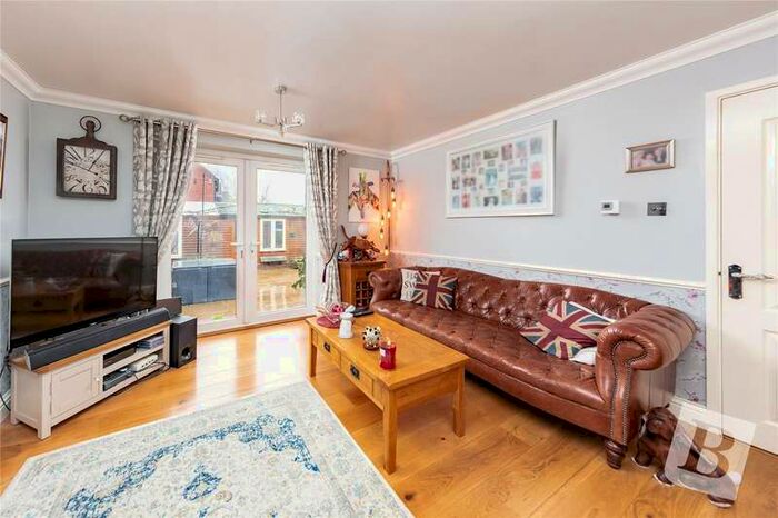 3 Bedroom Detached House For Sale In Jardine Road, Pitsea, Essex, SS13