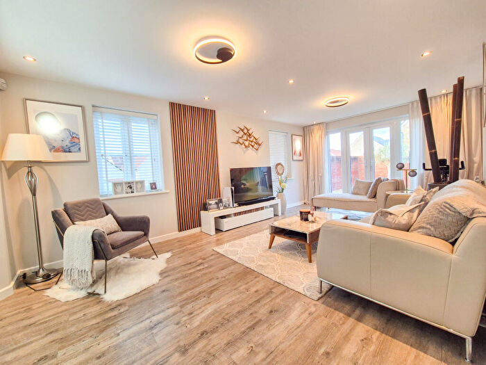 4 Bedroom Detached House For Sale In Pear Tree Way, Lyde Green, BS16