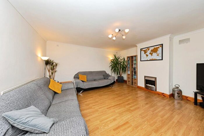 3 Bedroom Semi Detached House For Sale In Heol Y Meinciau, Pontyates ...