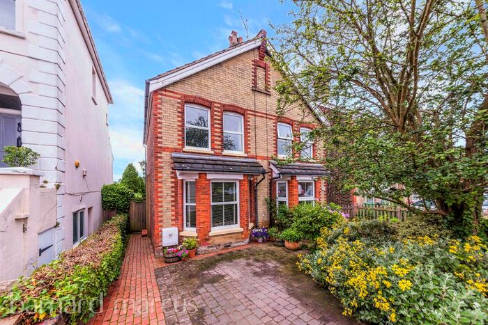 Houses for sale & to rent in RH1 6HN, Earlswood Road, Earlswood And ...