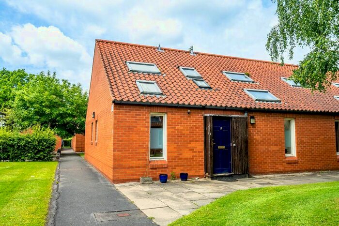 Houses for sale & to rent in YO10 5ER, Westmoor Lane, Heslington York