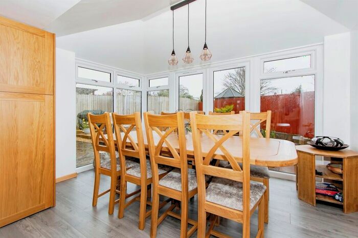 3 Bedroom Detached Bungalow For Sale In Manor Close, Templecombe, BA8