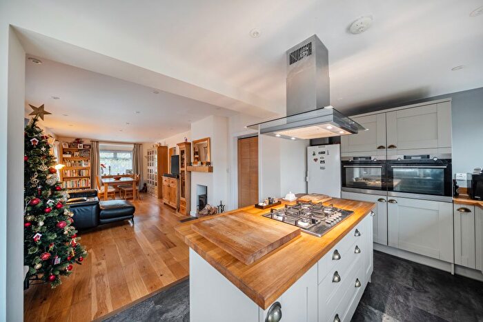 2 Bedroom Detached Bungalow For Sale In Blenheim Orchard, East Hanney ...