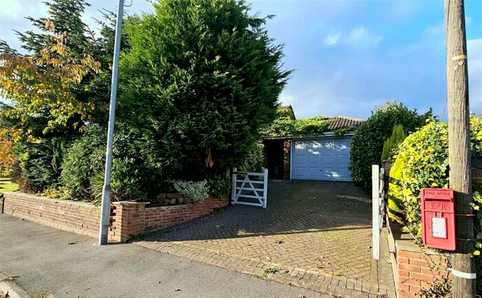 3 Bedroom Bungalow For Sale In Wolverley Road, Kidderminster ...