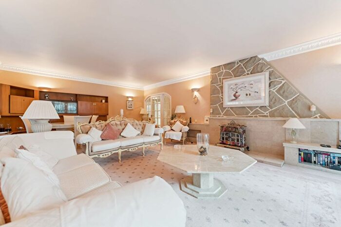 5 Bedroom Detached House For Sale In Sharon House, The Lane, Dullatur, G68