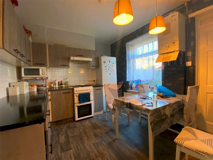 3 Bedroom Semi Detached House For Sale In Elwyn Grove, West Bowling ...