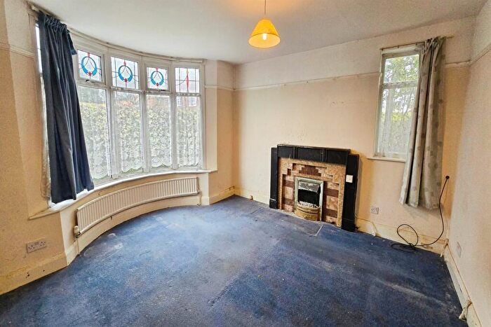 3 Bedroom Detached House For Sale In Bramcote Avenue, Chilwell, NG9