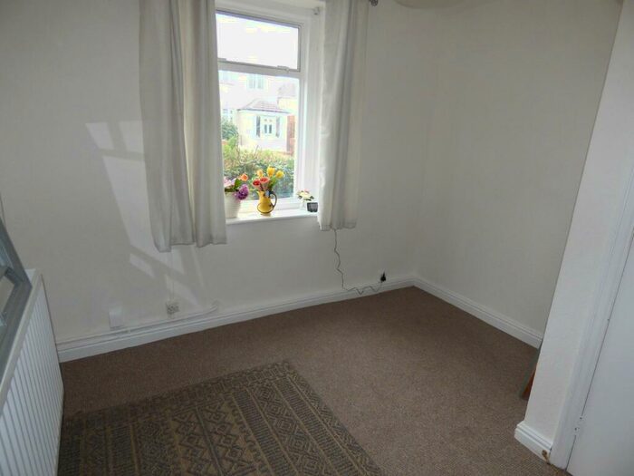 1 Bedroom Ground Flat To Rent In A Cimla Road, Cimla, Neath., SA11