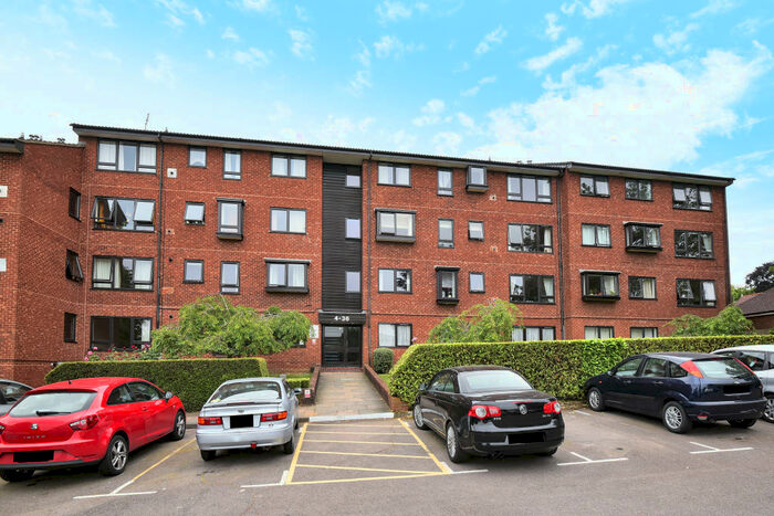 2 Bedroom Flat To Rent In Whitehaven Close, Bromley South, BR2