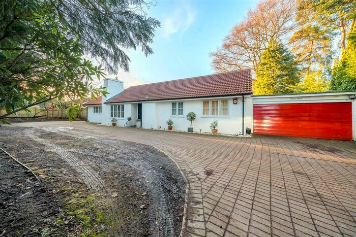 3 Bedroom Detached Bungalow For Sale In Old Woking Road, Pyrford ...