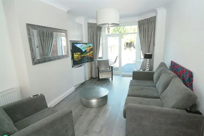 3 Bedroom Detached House For Sale In Norris Road, Sale, M33